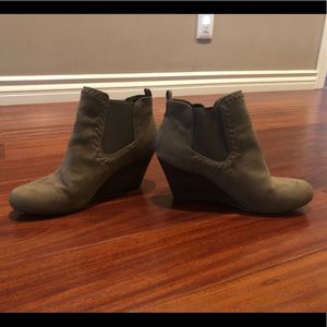 Report | Shoes | Booties | Poshmark